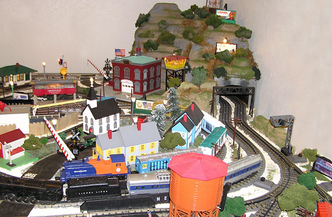 Large "O" Gauge Model Train Layout Complete Set-Up Nice