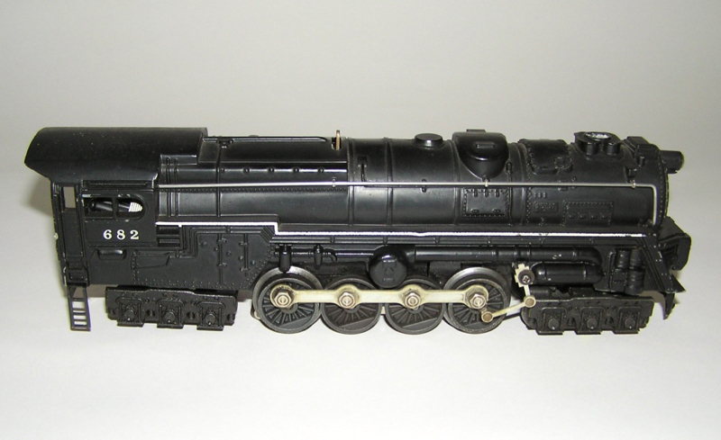 High Grade Lionel 682 Steam Locomotive w/ 2046W-50 Tender
